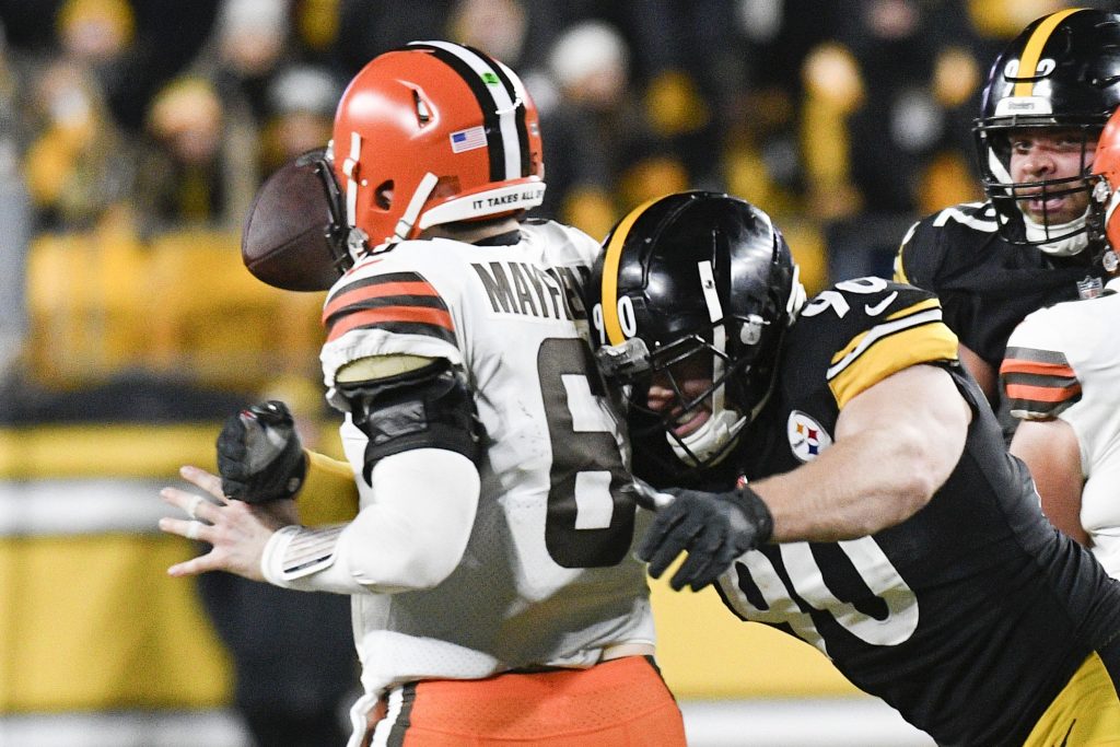 10 Best Sacks During The 2021 Regular NFL Season | The Sports Despatch